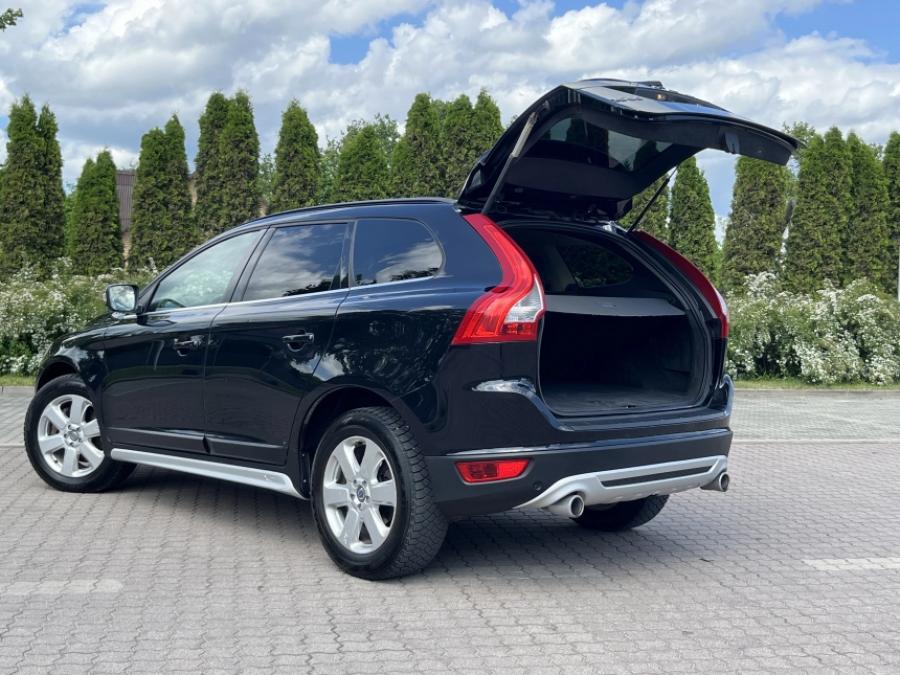 Black Volvo XC60 2011 in Riga, with an engine capacity of 2.40 L and mileage of 353 thousand km for 7990 €, photo 8 on AUTOMOTO.COM.LV