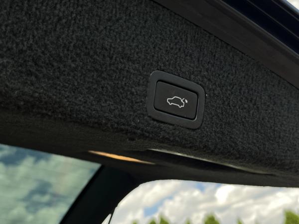 Melns Volvo XC60 2011 Rīga, ar dzinēja tilpumu 2.40 L un nobraukumu 353 tūkst. km par 7990 €, foto 8 vietnē AUTOMOTO.COM.LV