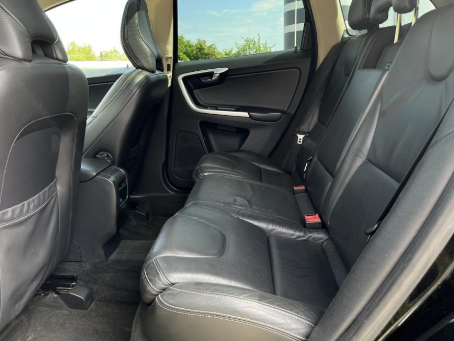 Black Volvo XC60 2011 in Riga, with an engine capacity of 2.40 L and mileage of 353 thousand km for 7990 €, photo 11 on AUTOMOTO.COM.LV
