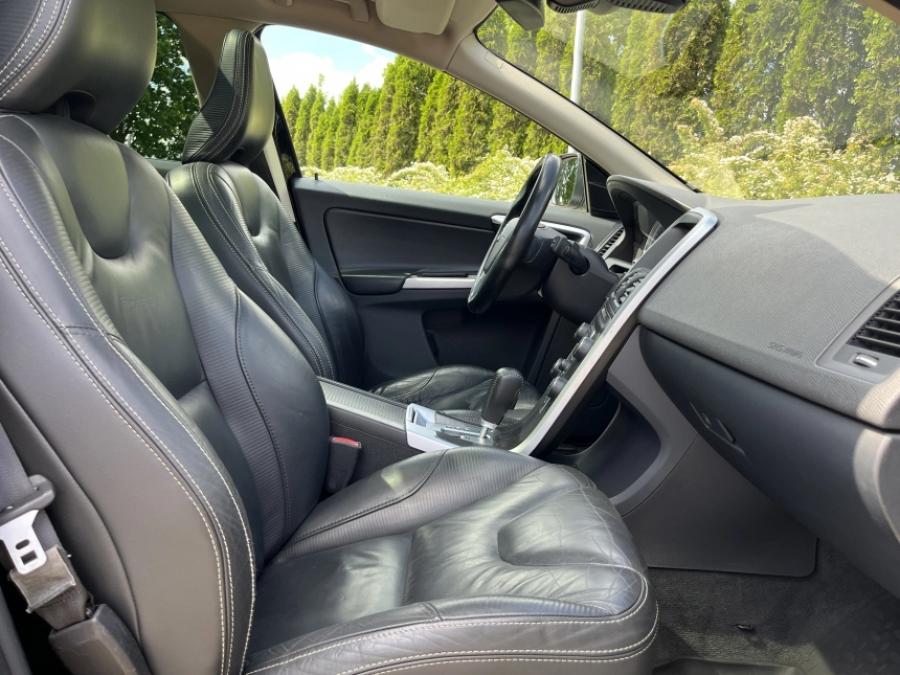 Black Volvo XC60 2011 in Riga, with an engine capacity of 2.40 L and mileage of 353 thousand km for 7990 €, photo 12 on AUTOMOTO.COM.LV