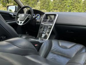 Black Volvo XC60 2011 in Riga, with an engine capacity of 2.40 L and mileage of 353 thousand km for 7990 €, photo 14 on AUTOMOTO.COM.LV