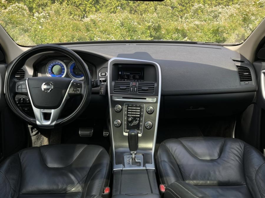 Black Volvo XC60 2011 in Riga, with an engine capacity of 2.40 L and mileage of 353 thousand km for 7990 €, photo 15 on AUTOMOTO.COM.LV