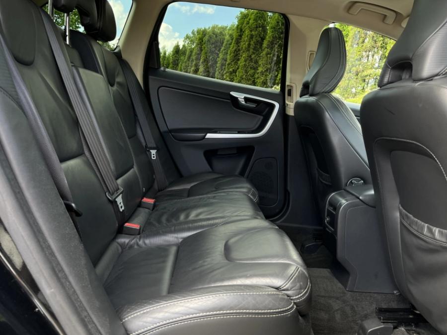 Black Volvo XC60 2011 in Riga, with an engine capacity of 2.40 L and mileage of 353 thousand km for 7990 €, photo 16 on AUTOMOTO.COM.LV