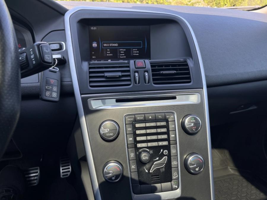 Black Volvo XC60 2011 in Riga, with an engine capacity of 2.40 L and mileage of 353 thousand km for 7990 €, photo 17 on AUTOMOTO.COM.LV