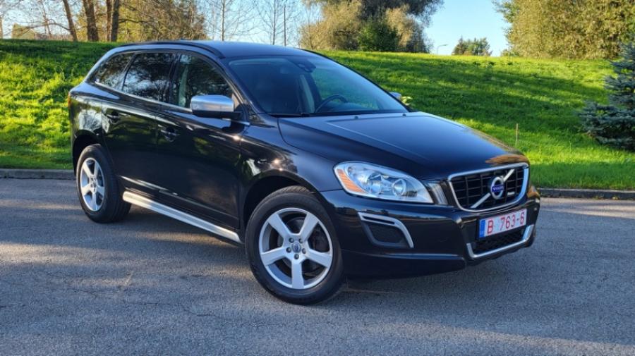 Melns Volvo XC60 2011 Rīga, ar dzinēja tilpumu 2.00 L un nobraukumu 278 tūkst. km par 10900 €, foto 1 vietnē AUTOMOTO.COM.LV