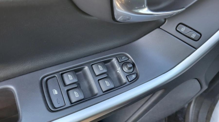 Melns Volvo XC60 2011 Rīga, ar dzinēja tilpumu 2.00 L un nobraukumu 278 tūkst. km par 10900 €, foto 16 vietnē AUTOMOTO.COM.LV