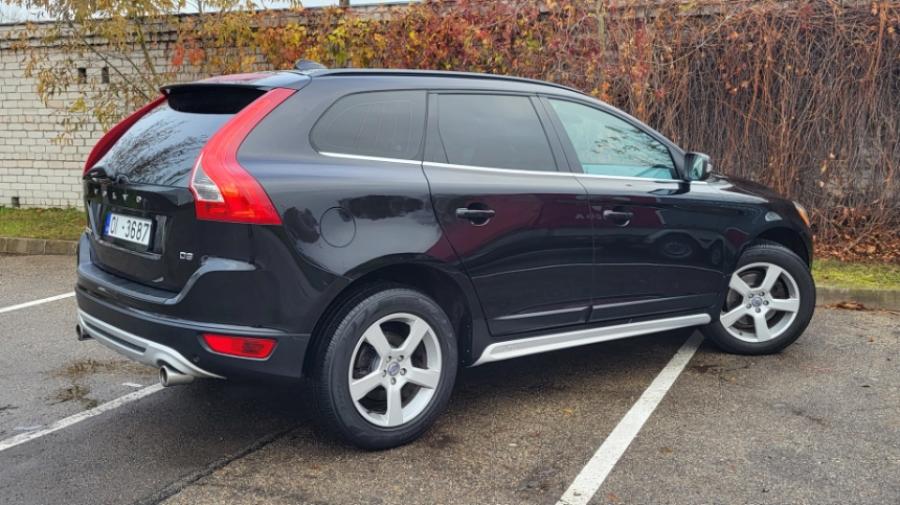 Melns Volvo XC60 2011 Rīga, ar dzinēja tilpumu 2.00 L un nobraukumu 278 tūkst. km par 10900 €, foto 19 vietnē AUTOMOTO.COM.LV
