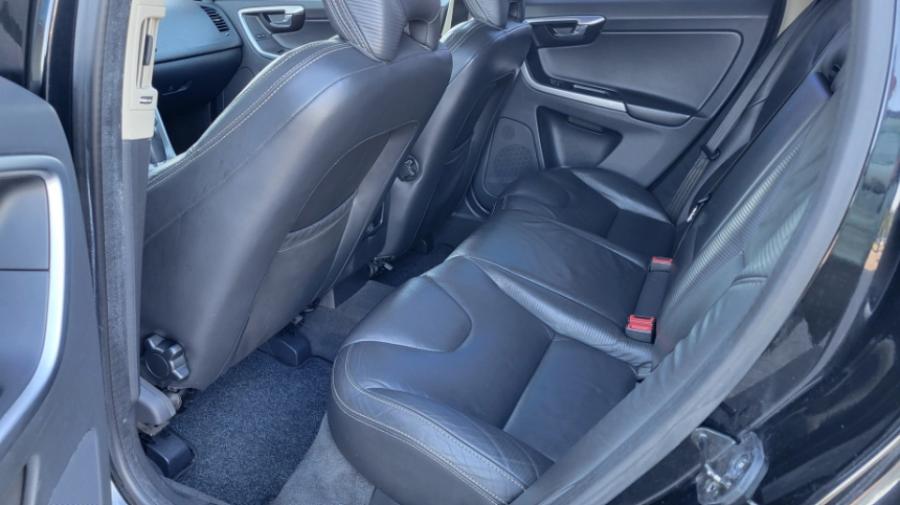 Melns Volvo XC60 2011 Rīga, ar dzinēja tilpumu 2.00 L un nobraukumu 278 tūkst. km par 10900 €, foto 24 vietnē AUTOMOTO.COM.LV