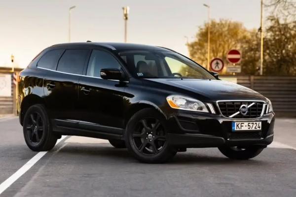 Melns Volvo XC60 2011 Jelgava, ar dzinēja tilpumu 2.00 L un nobraukumu 293 tūkst. km par 7900 €, foto 2 vietnē AUTOMOTO.COM.LV