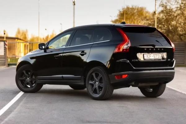 Melns Volvo XC60 2011 Jelgava, ar dzinēja tilpumu 2.00 L un nobraukumu 293 tūkst. km par 7900 €, foto 4 vietnē AUTOMOTO.COM.LV