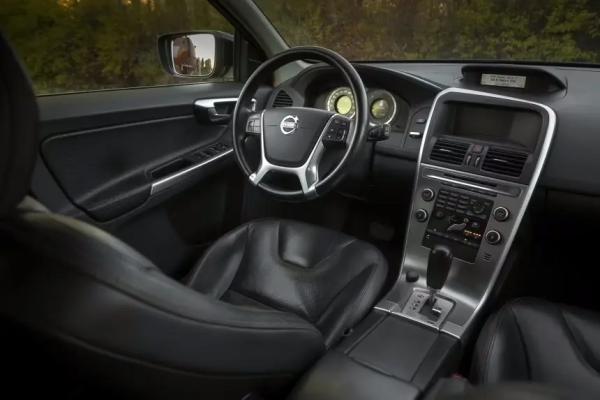 Melns Volvo XC60 2011 Jelgava, ar dzinēja tilpumu 2.00 L un nobraukumu 293 tūkst. km par 7900 €, foto 7 vietnē AUTOMOTO.COM.LV