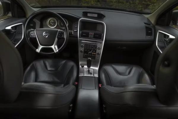 Melns Volvo XC60 2011 Jelgava, ar dzinēja tilpumu 2.00 L un nobraukumu 293 tūkst. km par 7900 €, foto 8 vietnē AUTOMOTO.COM.LV