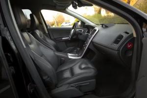 Black Volvo XC60 2011 in Jelgava, with an engine capacity of 2.00 L and mileage of 293 thousand km for 7900 €, photo 14 on AUTOMOTO.COM.LV