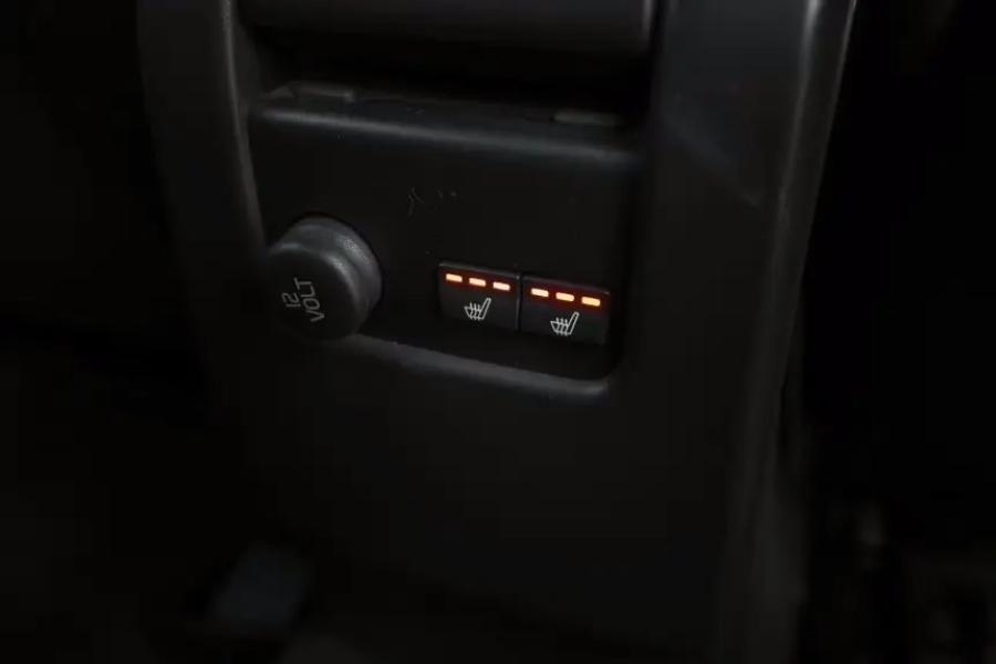 Black Volvo XC60 2011 in Jelgava, with an engine capacity of 2.00 L and mileage of 293 thousand km for 7900 €, photo 16 on AUTOMOTO.COM.LV