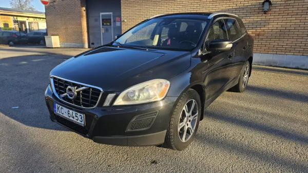 Melns Volvo XC60 2011 Rīga, ar dzinēja tilpumu 2.40 L un nobraukumu 339 tūkst. km par 7650 €, foto 1 vietnē AUTOMOTO.COM.LV