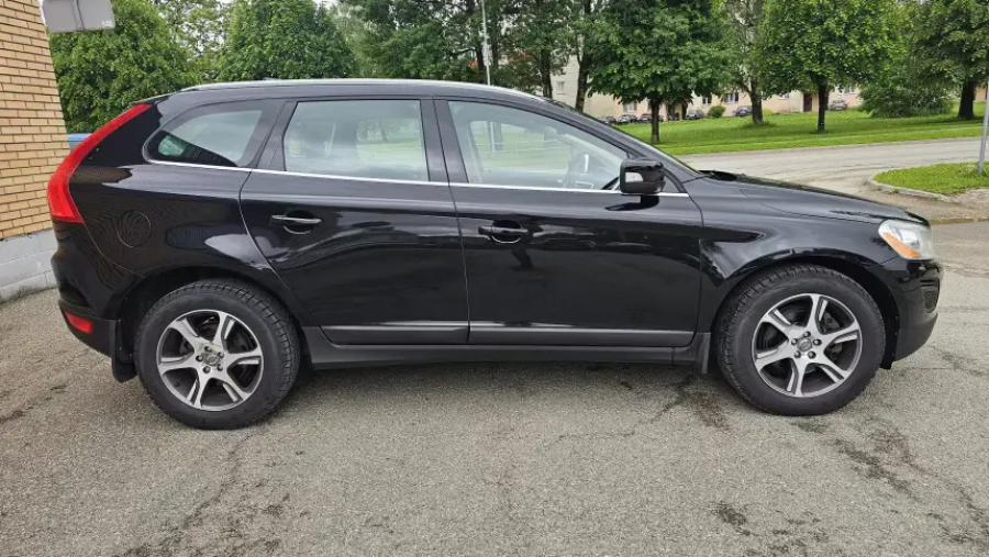 Melns Volvo XC60 2011 Rīga, ar dzinēja tilpumu 2.40 L un nobraukumu 339 tūkst. km par 7650 €, foto 9 vietnē AUTOMOTO.COM.LV