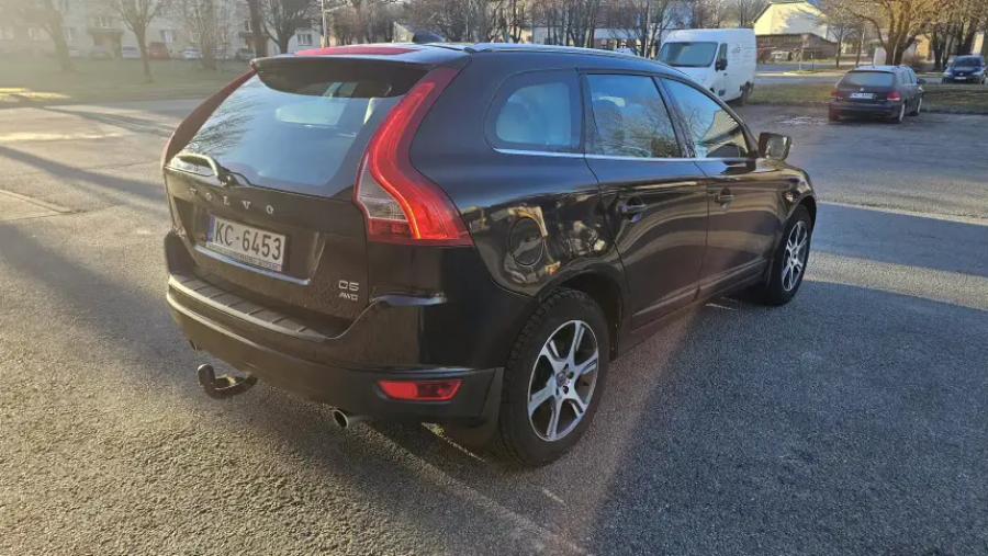 Melns Volvo XC60 2011 Rīga, ar dzinēja tilpumu 2.40 L un nobraukumu 339 tūkst. km par 7650 €, foto 10 vietnē AUTOMOTO.COM.LV