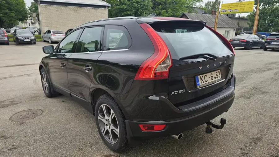 Melns Volvo XC60 2011 Rīga, ar dzinēja tilpumu 2.40 L un nobraukumu 339 tūkst. km par 7650 €, foto 15 vietnē AUTOMOTO.COM.LV