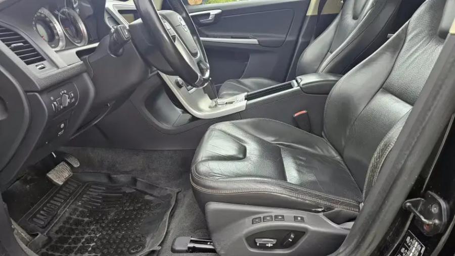 Melns Volvo XC60 2011 Rīga, ar dzinēja tilpumu 2.40 L un nobraukumu 339 tūkst. km par 7650 €, foto 19 vietnē AUTOMOTO.COM.LV