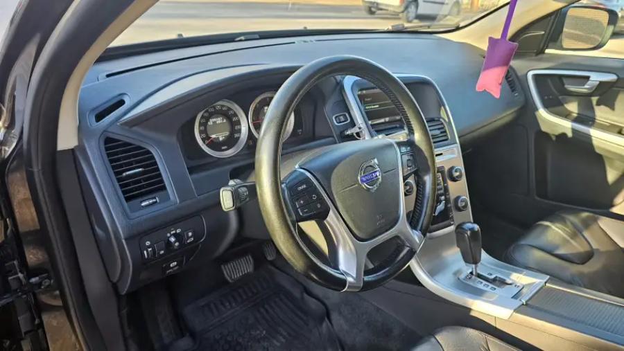 Melns Volvo XC60 2011 Rīga, ar dzinēja tilpumu 2.40 L un nobraukumu 339 tūkst. km par 7650 €, foto 22 vietnē AUTOMOTO.COM.LV