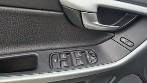 Melns Volvo XC60 2011 Rīga, ar dzinēja tilpumu 2.40 L un nobraukumu 339 tūkst. km par 7650 €, foto 25 vietnē AUTOMOTO.COM.LV