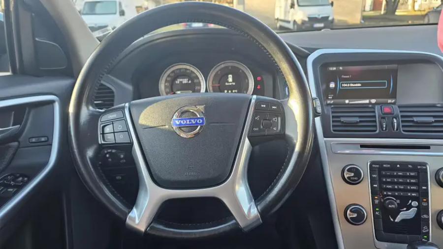 Melns Volvo XC60 2011 Rīga, ar dzinēja tilpumu 2.40 L un nobraukumu 339 tūkst. km par 7650 €, foto 30 vietnē AUTOMOTO.COM.LV
