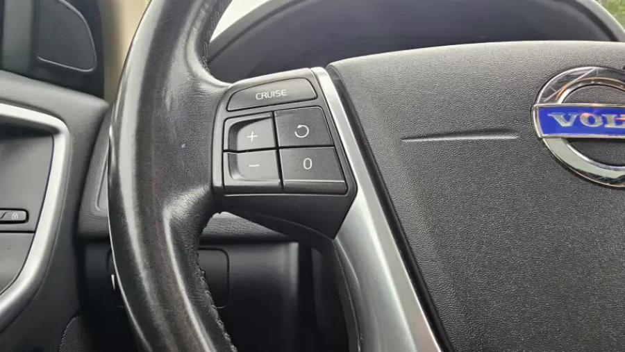 Melns Volvo XC60 2011 Rīga, ar dzinēja tilpumu 2.40 L un nobraukumu 339 tūkst. km par 7650 €, foto 33 vietnē AUTOMOTO.COM.LV