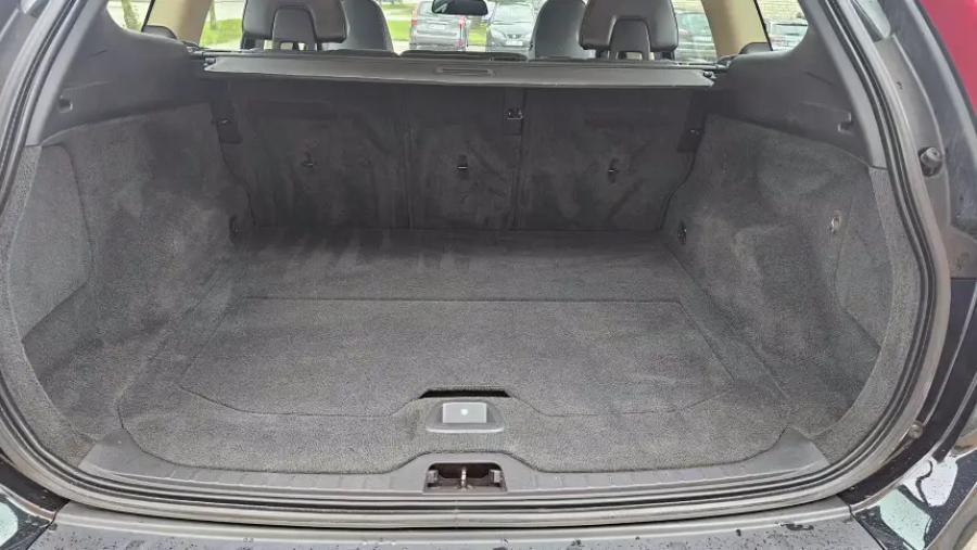 Melns Volvo XC60 2011 Rīga, ar dzinēja tilpumu 2.40 L un nobraukumu 339 tūkst. km par 7650 €, foto 43 vietnē AUTOMOTO.COM.LV
