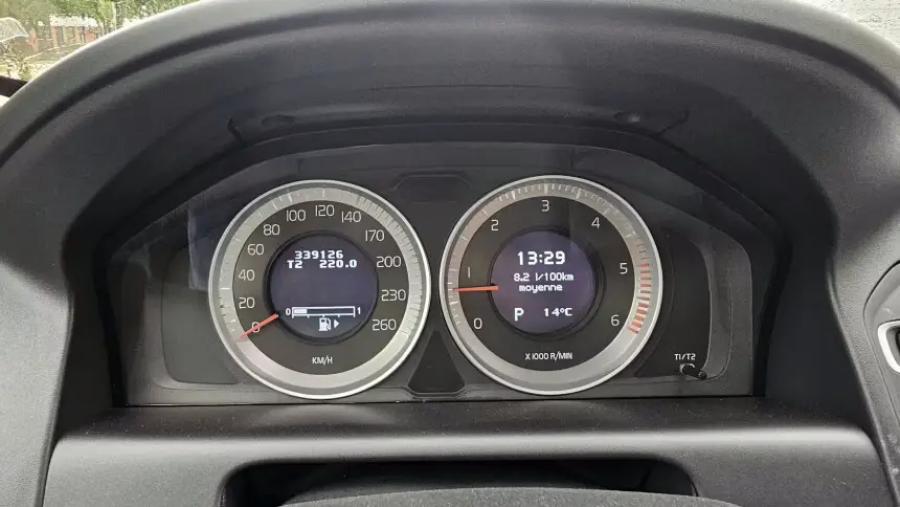 Melns Volvo XC60 2011 Rīga, ar dzinēja tilpumu 2.40 L un nobraukumu 339 tūkst. km par 7650 €, foto 51 vietnē AUTOMOTO.COM.LV