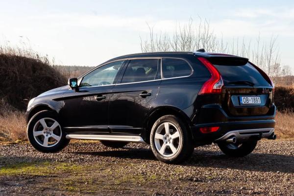 Melns Volvo XC60 2011 Rīga, ar dzinēja tilpumu 2.40 L un nobraukumu 256 tūkst. km par 11995 €, foto 2 vietnē AUTOMOTO.COM.LV