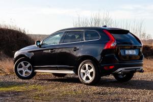 Black Volvo XC60 2011 in Riga, with an engine capacity of 2.40 L and mileage of 256 thousand km for 11995 €, photo 3 on AUTOMOTO.COM.LV