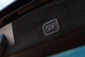 Black Volvo XC60 2011 in Riga, with an engine capacity of 2.40 L and mileage of 256 thousand km for 11995 €, photo 7 on AUTOMOTO.COM.LV