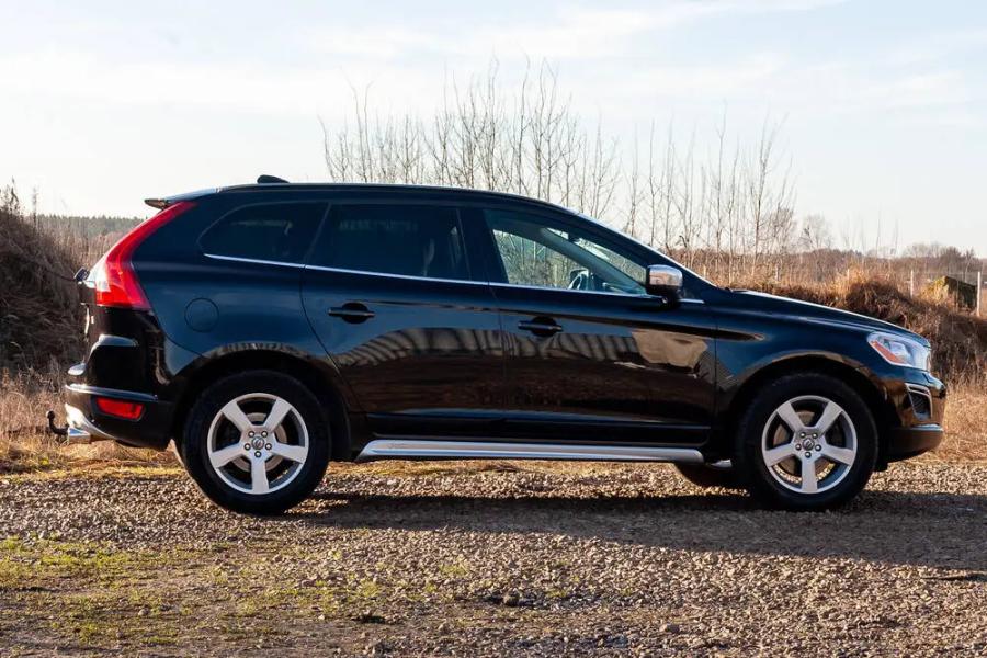 Black Volvo XC60 2011 in Riga, with an engine capacity of 2.40 L and mileage of 256 thousand km for 11995 €, photo 11 on AUTOMOTO.COM.LV