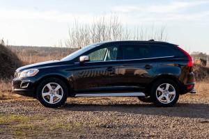 Black Volvo XC60 2011 in Riga, with an engine capacity of 2.40 L and mileage of 256 thousand km for 11995 €, photo 12 on AUTOMOTO.COM.LV