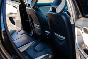 Black Volvo XC60 2011 in Riga, with an engine capacity of 2.40 L and mileage of 256 thousand km for 11995 €, photo 13 on AUTOMOTO.COM.LV