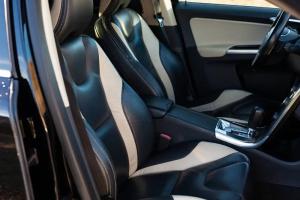 Black Volvo XC60 2011 in Riga, with an engine capacity of 2.40 L and mileage of 256 thousand km for 11995 €, photo 16 on AUTOMOTO.COM.LV