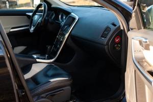 Black Volvo XC60 2011 in Riga, with an engine capacity of 2.40 L and mileage of 256 thousand km for 11995 €, photo 17 on AUTOMOTO.COM.LV