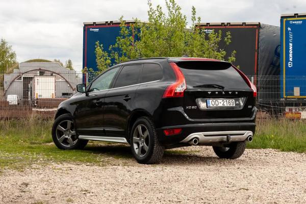 Melns Volvo XC60 2011 Rīga, ar dzinēja tilpumu 2.00 L un nobraukumu 316 tūkst. km par 8495 €, foto 2 vietnē AUTOMOTO.COM.LV