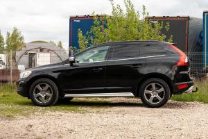 Black Volvo XC60 2011 in Riga, with an engine capacity of 2.00 L and mileage of 316 thousand km for 8495 €, photo 9 on AUTOMOTO.COM.LV