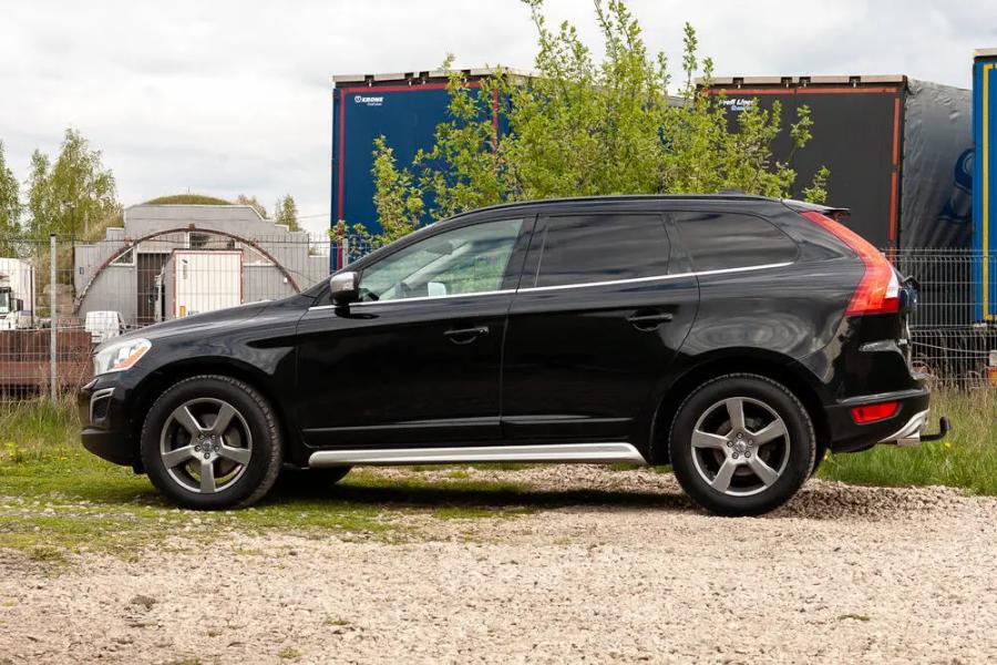 Black Volvo XC60 2011 in Riga, with an engine capacity of 2.00 L and mileage of 316 thousand km for 8495 €, photo 9 on AUTOMOTO.COM.LV