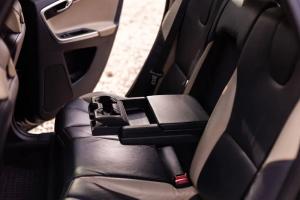 Black Volvo XC60 2011 in Riga, with an engine capacity of 2.00 L and mileage of 316 thousand km for 8495 €, photo 12 on AUTOMOTO.COM.LV