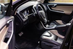 Black Volvo XC60 2011 in Riga, with an engine capacity of 2.00 L and mileage of 316 thousand km for 8495 €, photo 15 on AUTOMOTO.COM.LV