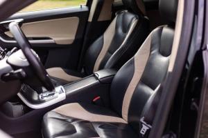 Black Volvo XC60 2011 in Riga, with an engine capacity of 2.00 L and mileage of 316 thousand km for 8495 €, photo 18 on AUTOMOTO.COM.LV