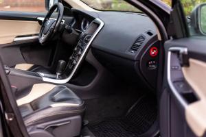 Black Volvo XC60 2011 in Riga, with an engine capacity of 2.00 L and mileage of 316 thousand km for 8495 €, photo 20 on AUTOMOTO.COM.LV