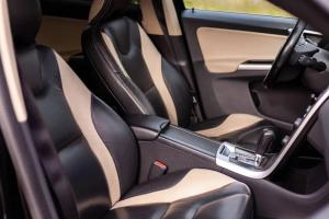 Black Volvo XC60 2011 in Riga, with an engine capacity of 2.00 L and mileage of 316 thousand km for 8495 €, photo 21 on AUTOMOTO.COM.LV