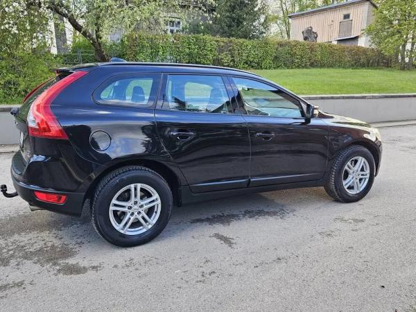 Melns Volvo XC60 2011 Jēkabpils, ar dzinēja tilpumu 2.40 L un nobraukumu 329 tūkst. km par 8990 €, foto 5 vietnē AUTOMOTO.COM.LV