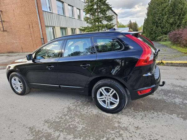 Melns Volvo XC60 2011 Jēkabpils, ar dzinēja tilpumu 2.40 L un nobraukumu 329 tūkst. km par 8990 €, foto 9 vietnē AUTOMOTO.COM.LV