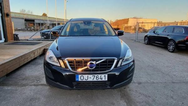 Melns Volvo XC60 2011 Rīga, ar dzinēja tilpumu 2.40 L un nobraukumu 234 tūkst. km par 9990 €, foto 2 vietnē AUTOMOTO.COM.LV