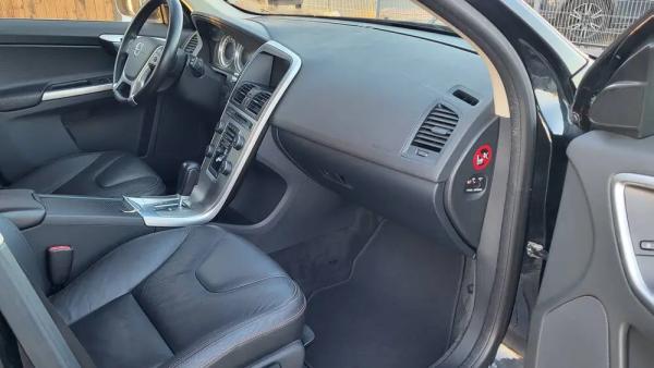 Melns Volvo XC60 2011 Rīga, ar dzinēja tilpumu 2.40 L un nobraukumu 234 tūkst. km par 9990 €, foto 10 vietnē AUTOMOTO.COM.LV
