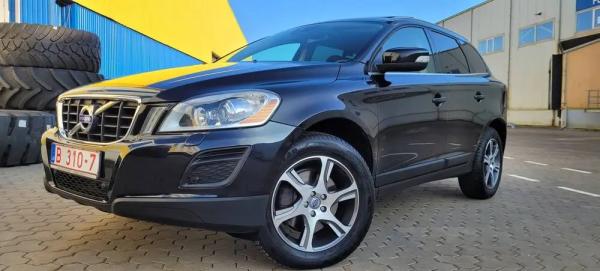 Black Volvo XC60 2011 in Riga, with an engine capacity of 2.40 L and mileage of 247 thousand km for 10200 €, photo 1 on AUTOMOTO.COM.LV